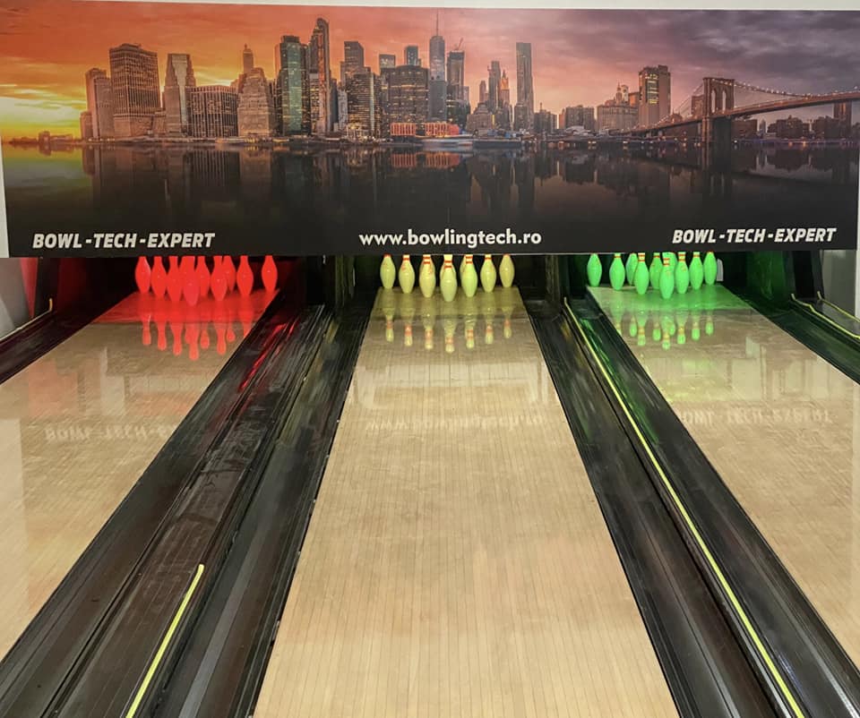 Cum arată pista de bowling profesionist de la Centrul Legacy? E ...